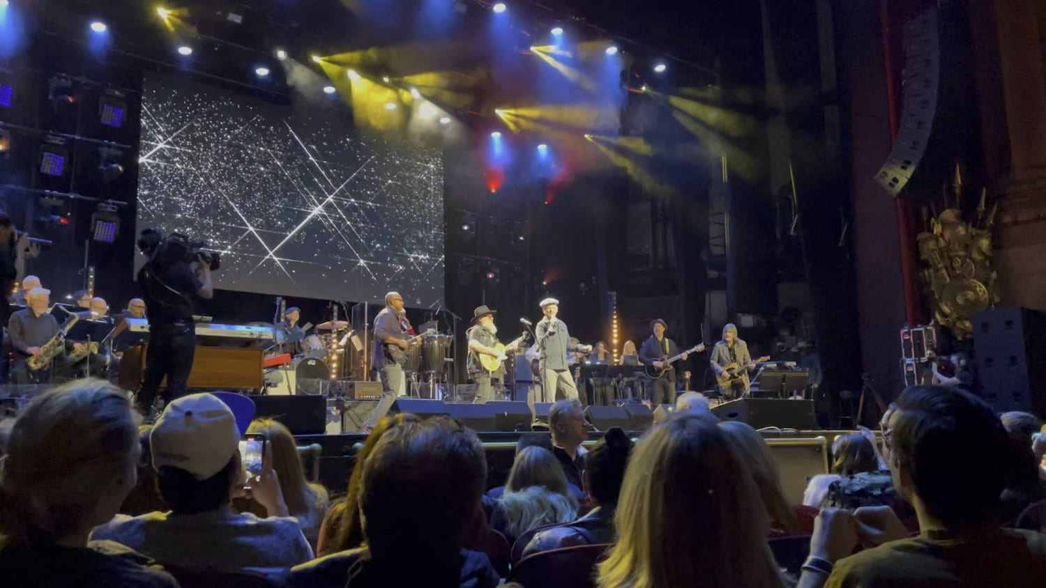 Bill Murray showed up at Love Rocks NYC benefit concert last night and ...