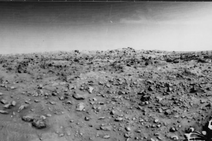 Today @MarsCuriosity and @NASAPersevere send us photos of Mars from its ...