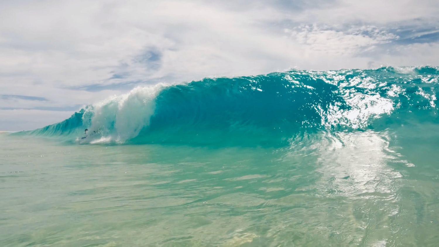 Clean hawaiian shore break barrel (Hero 10 4k120)
