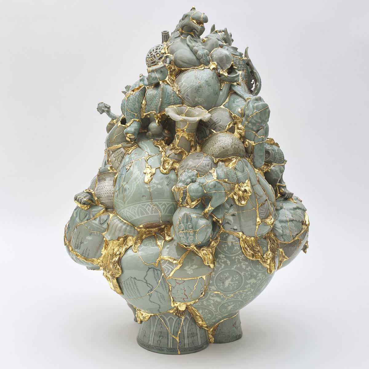 Artist Yeesookyung bonds shattered porcelain fragments into elegant ...