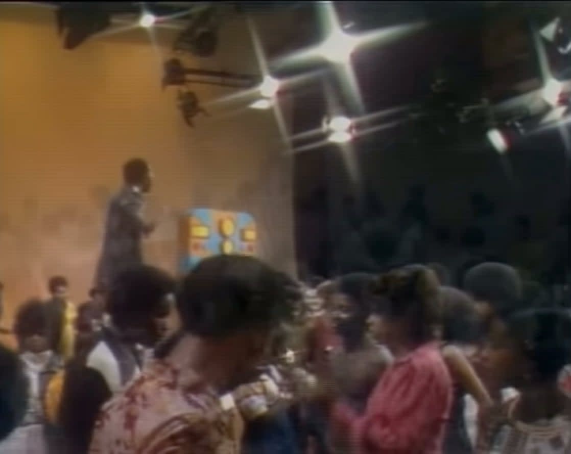 Curtis Mayfield performing Pusherman at Soul Train 1972