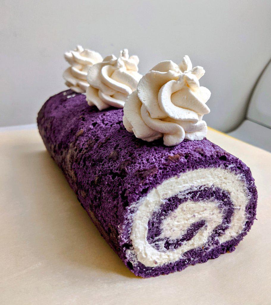 I made a roll cake for the first time! I should've used the full recipe ...