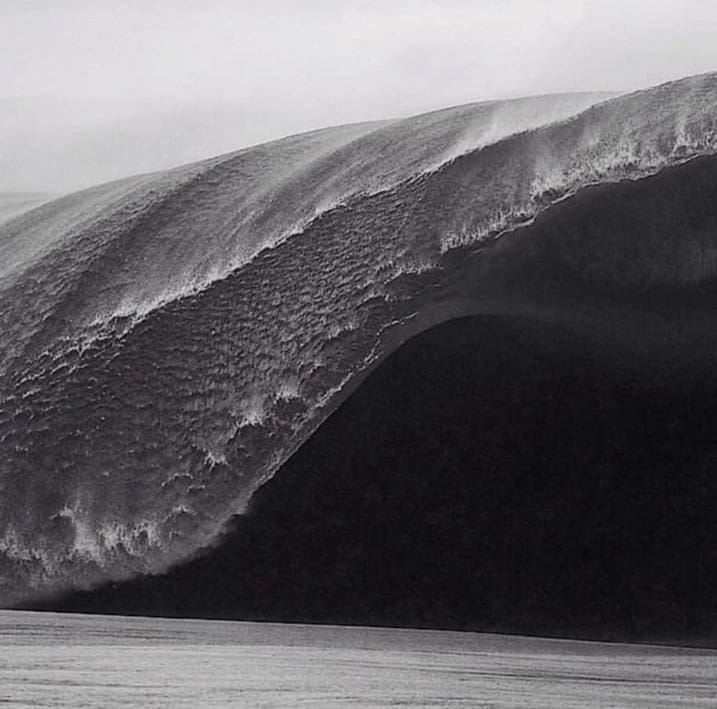 Heavy duty wave at Teahupoo. Stuff of nightmares when paddling out ...