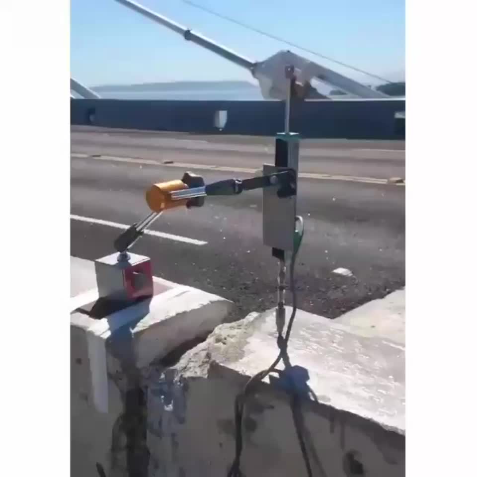 Mechanical test to measure bridge deck displacement during vehicle crossing