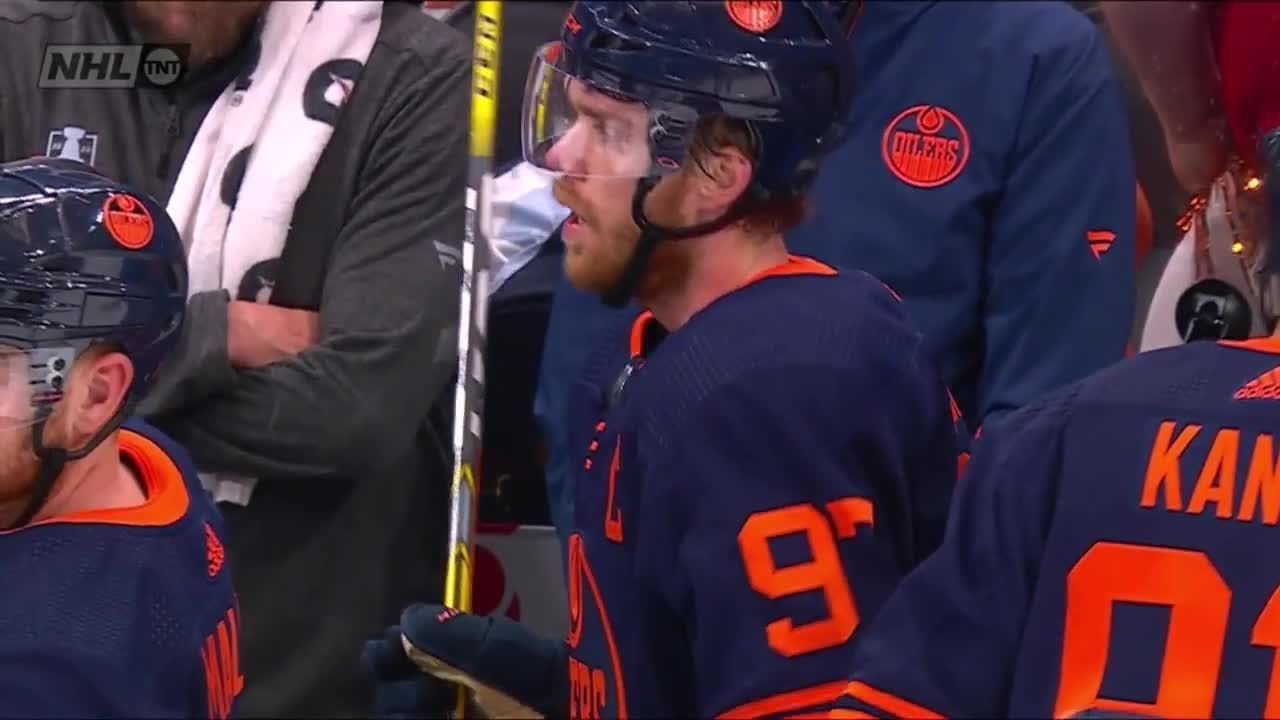 McDavid’s reaction on the bench after Colorado scored the ENG to go up 4-2