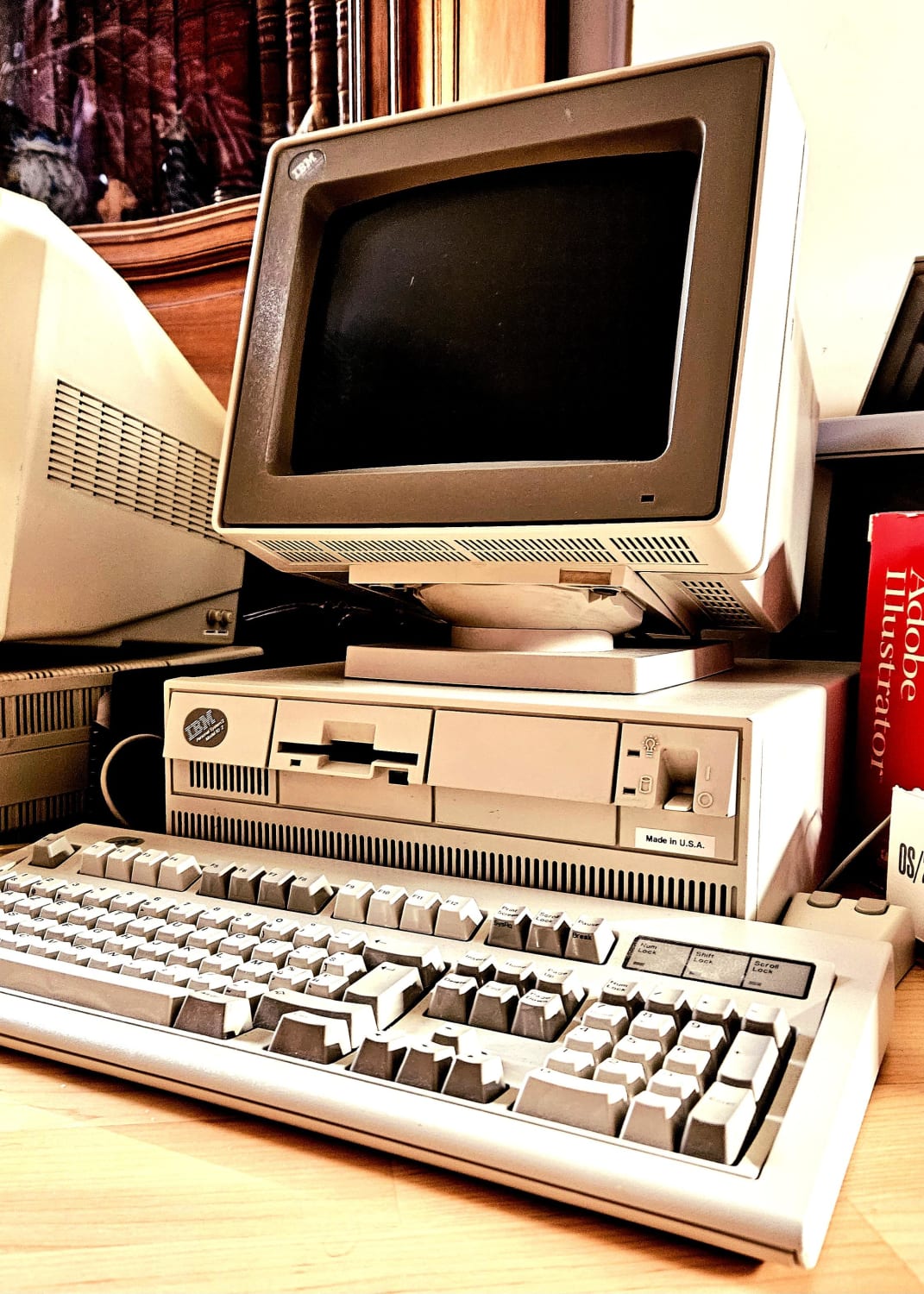 Great addition to my retro cave: IBM PS/2 Model 8550 Z. And keyboard Model M of course. Long ...