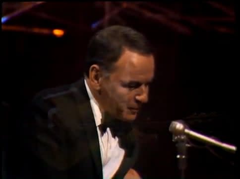 Frank Sinatra & Antônio Carlos Jobim - The Girl From Ipanema (1967)