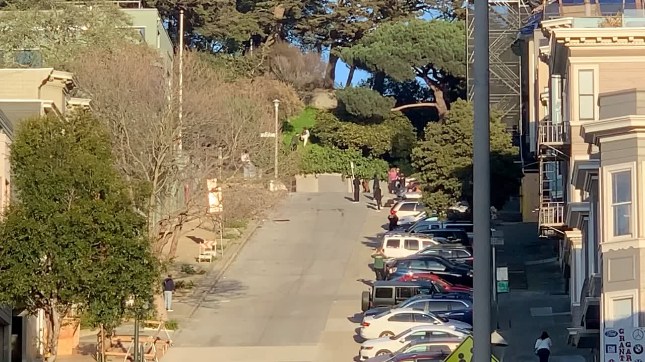 Skateboarder down Telegraph Hill 30 mins ago
