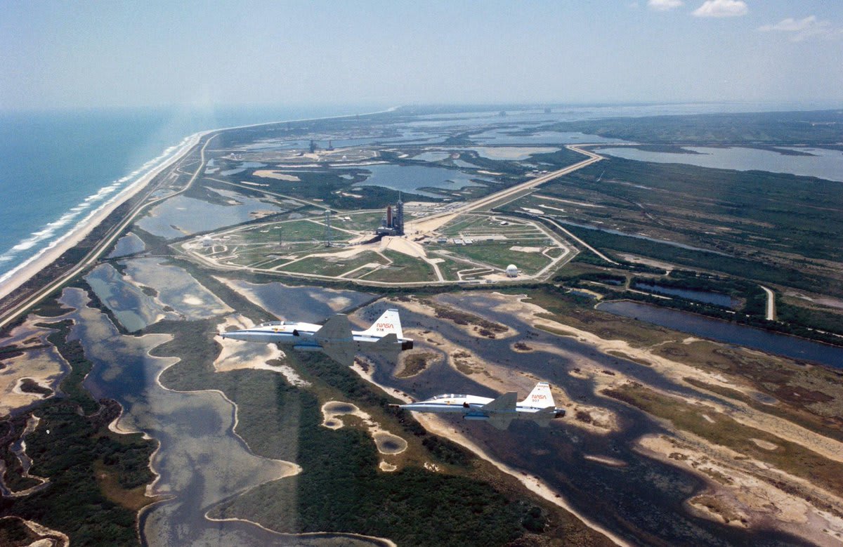 📸 This week in 1990: @AstroKDS captures a view of launch pads as she ...