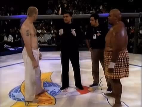 The very first UFC fight. Gerard Gordeau (Savate) vs Teila Tuli (Sumo ...