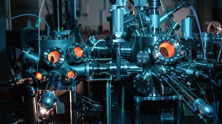 Time-resolving scanning tunneling microscope at the University of ...