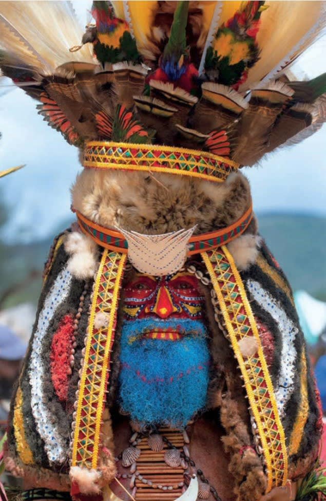 Tambul tribesman of Papua New Guinea in traditional ‘bilas’ (body ...