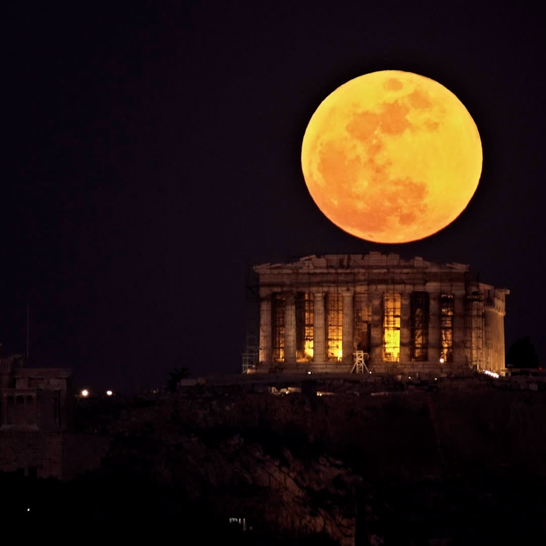A rare Super Blue Blood Moon rises behind the Parthenon temple in ...