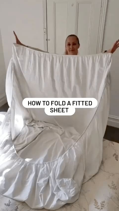 How to fold a fitted sheet. Magic