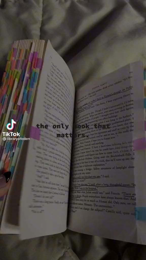 Pin by ilovemitski💘🙈 on book tok [Video] | Teenage books to read, Book ...