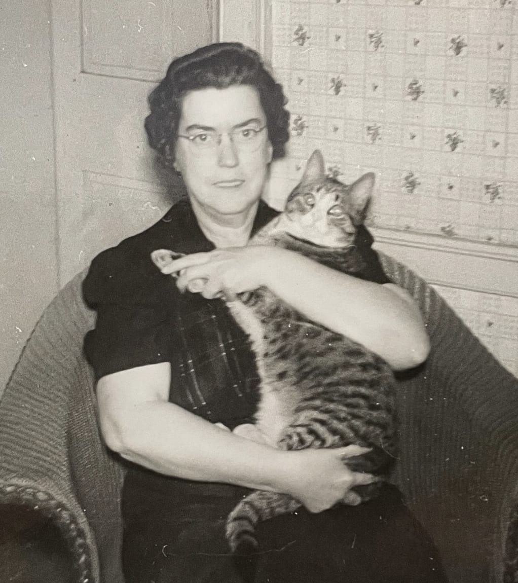 Showing off the beautiful chublet. Photo from my collection, no ...