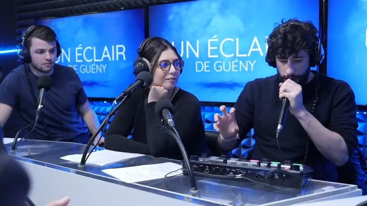 Literally unbelievable live loopstation skills (singing, rapping ...