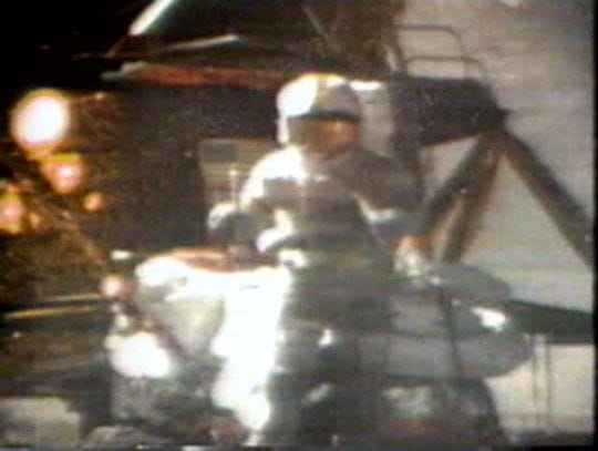 THE HAMMER & THE FEATHER -- The Moon, August 2, 1971. Apollo 15 ...