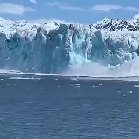 Iceberg breaks off and rises, forming a huge pillar