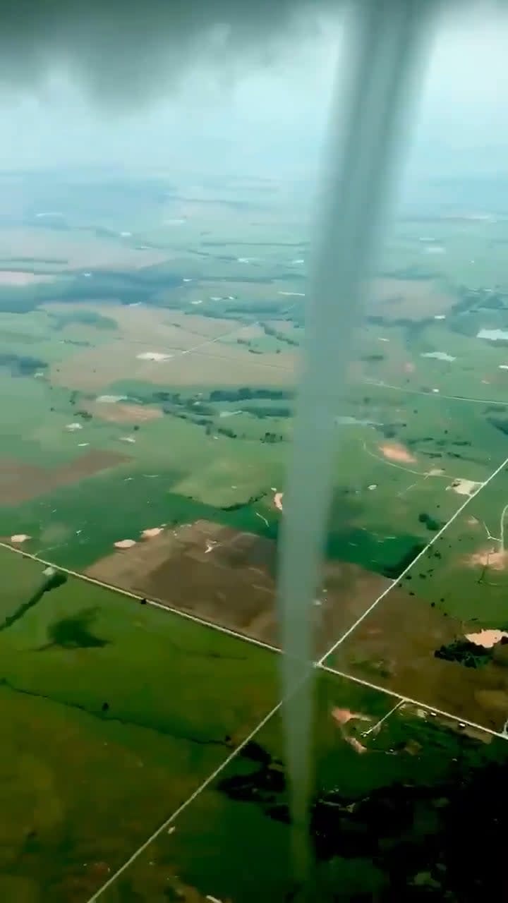 Pilot circles tornado in Oklahoma crazy close - June 2021