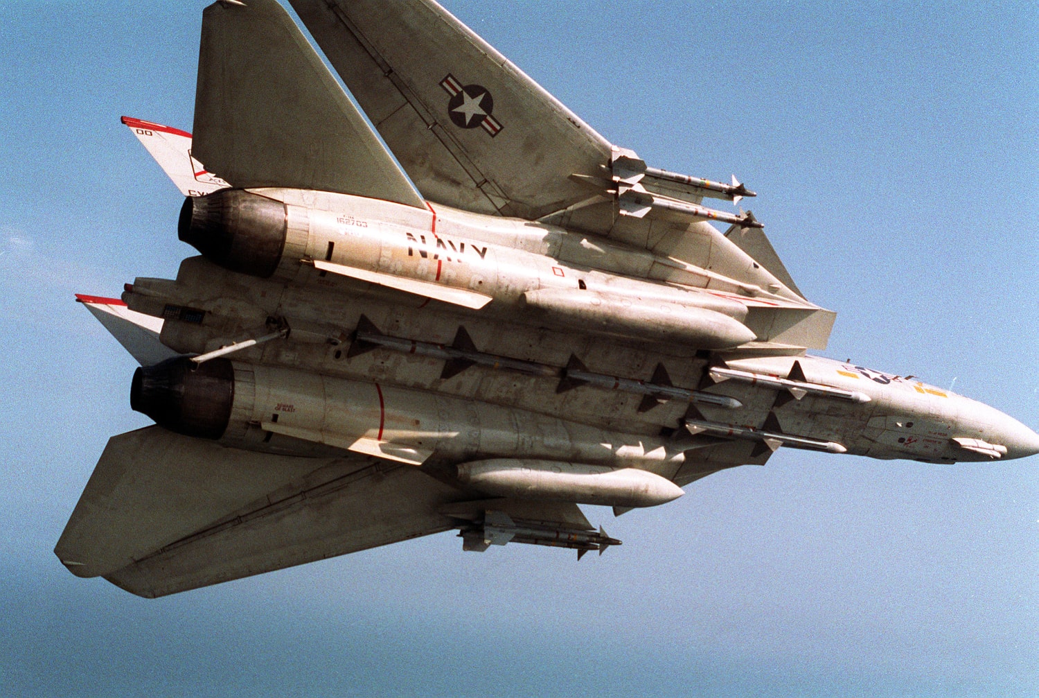 An underside view of a Fighter Squadron 41 (VF-41) F-14A Tomcat ...