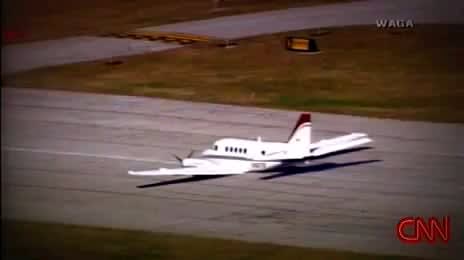 Amazing footage of pilot landing plane without landing gear!