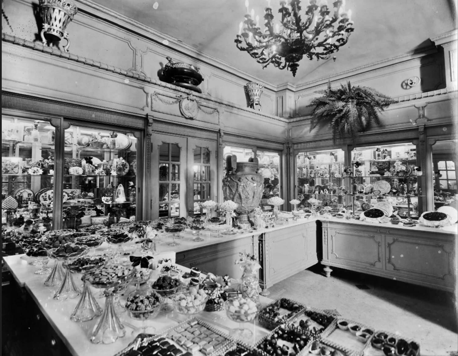 1924 The candy department at Wanamaker’s Department Store. From Dave Etchie, FB.
