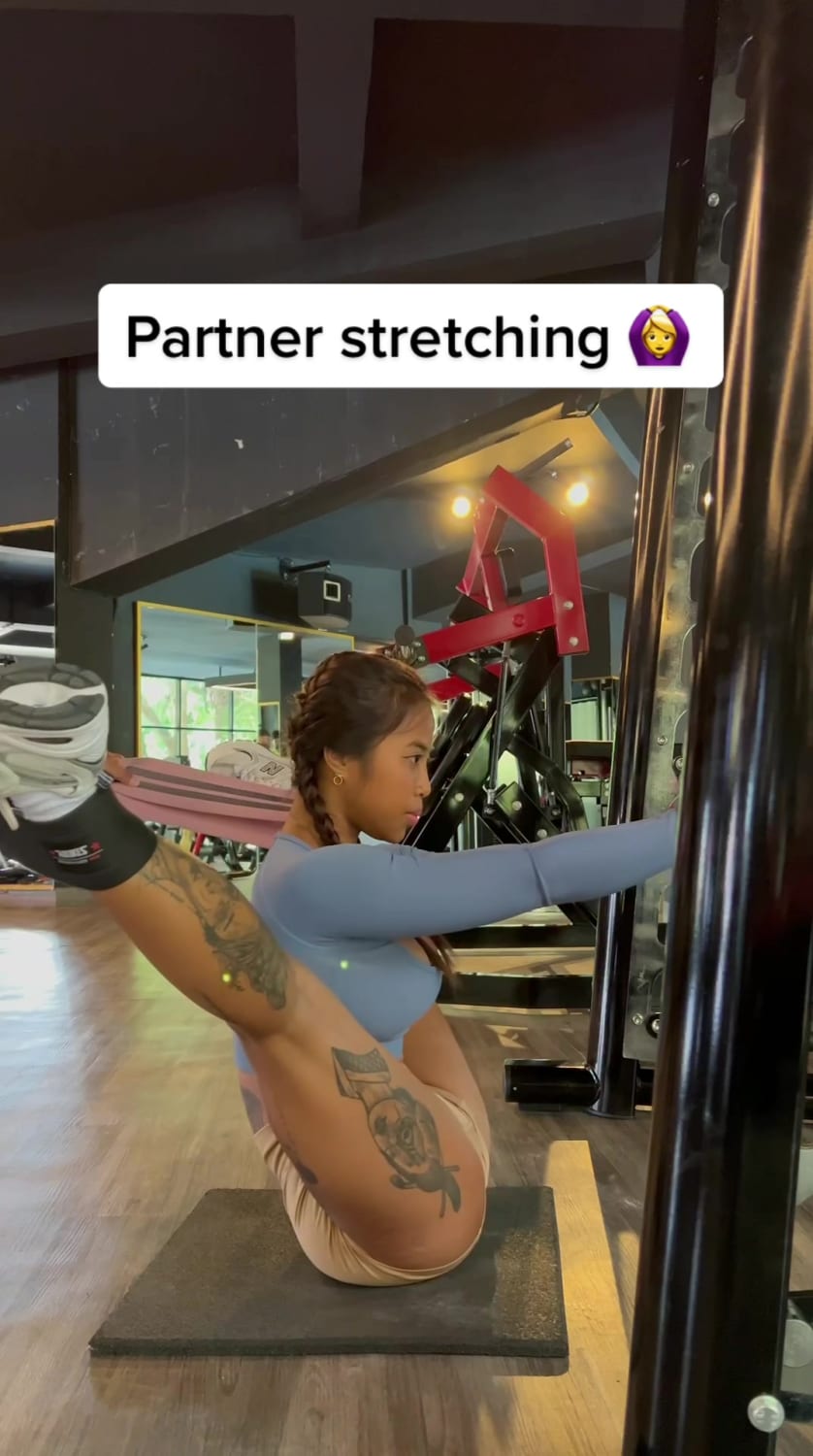 Partner stretching is a great way to get extra depth 😇💪🏽