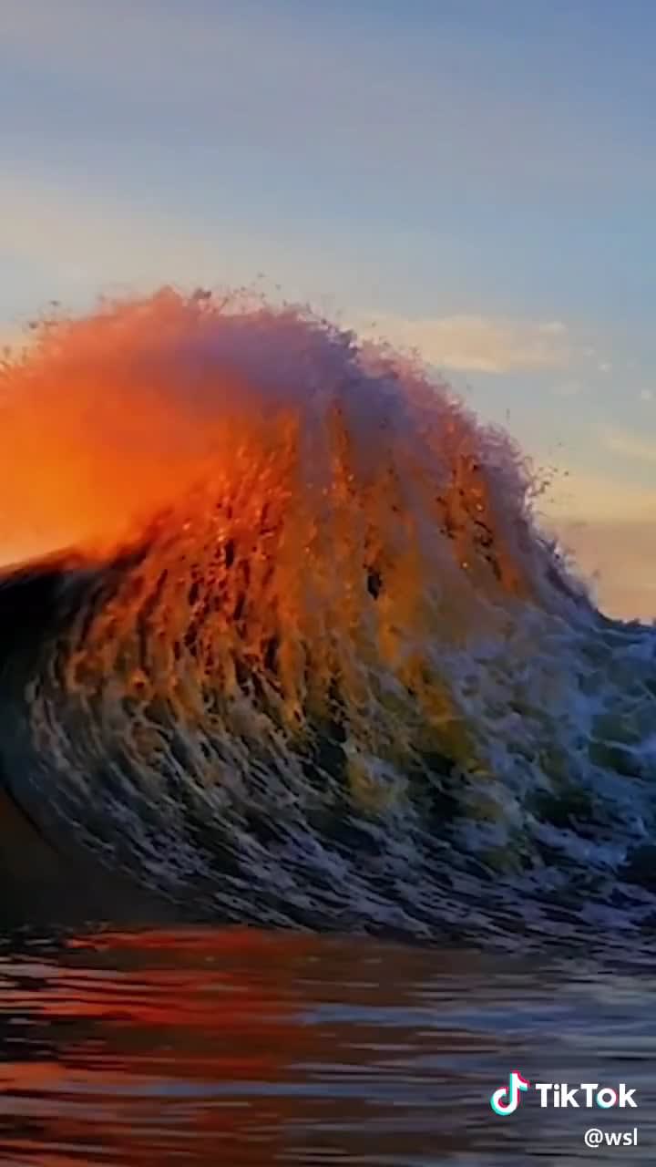 When two waves collide - Video by Conor Hegyi