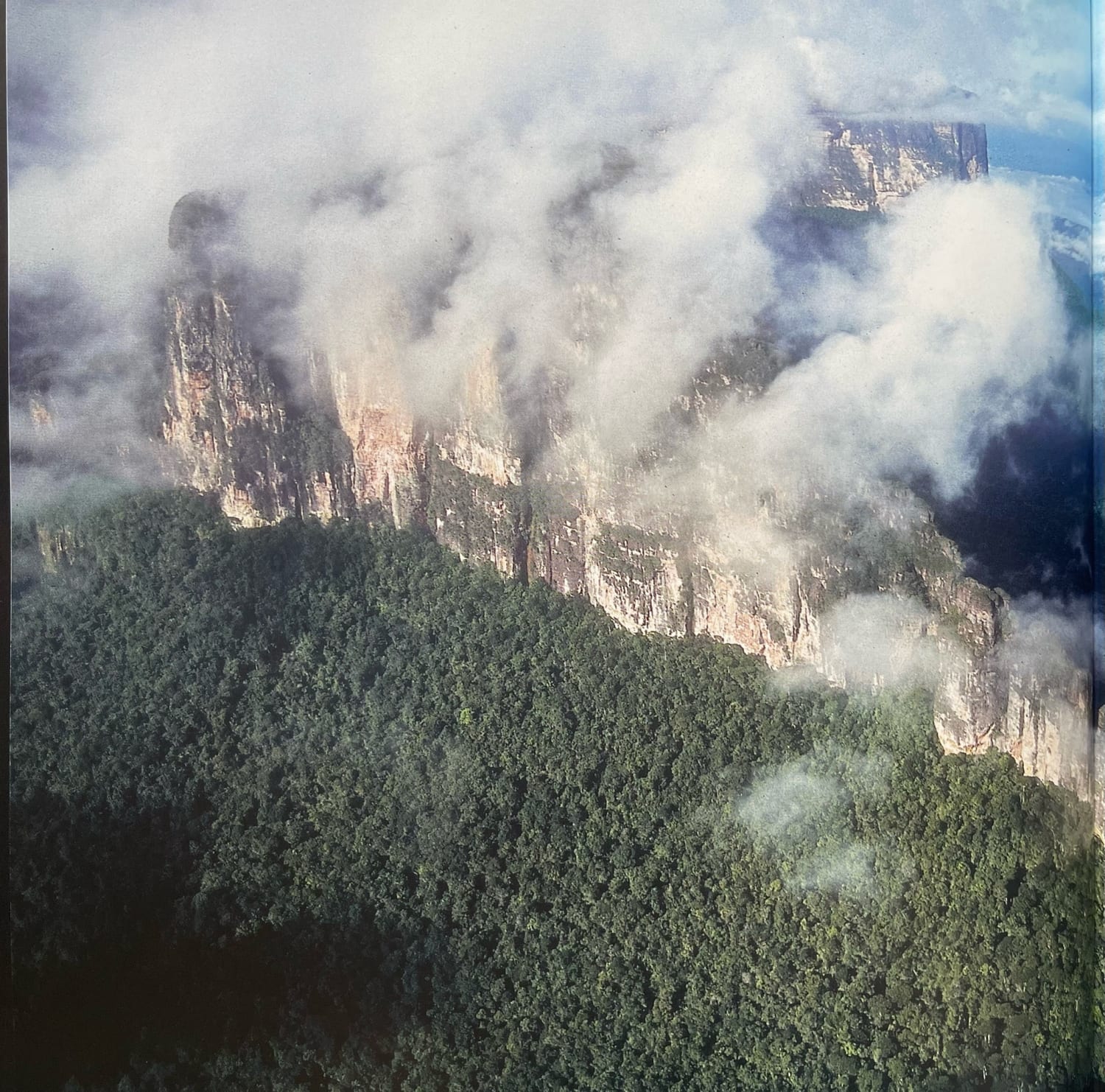 Tepui Chimanta, a sandstone table-mountain in the Chimanta Massif ...