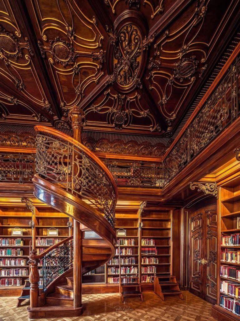 Metropolitan Ervin Szabó Library, Budapest, Hungary