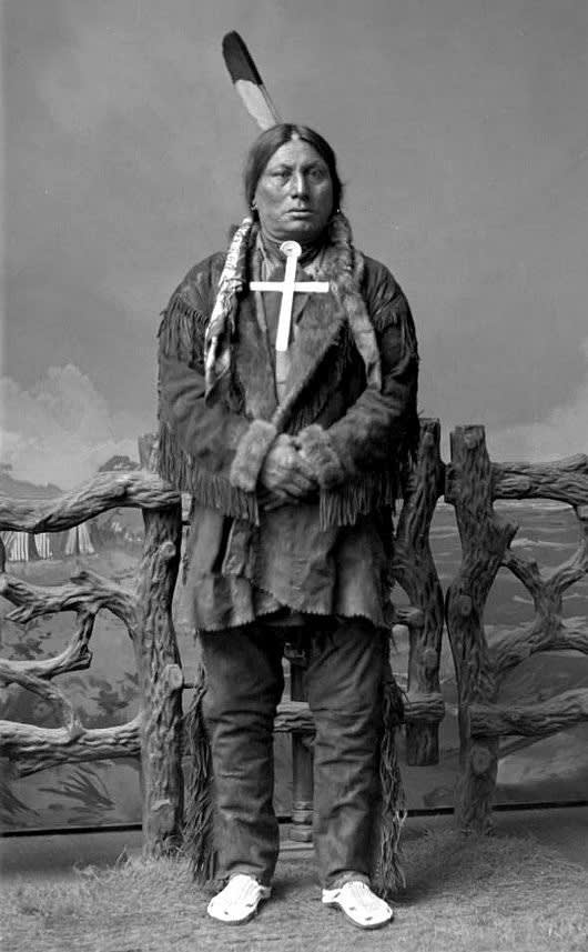 Hunkpapa Lakota, Chief Gall had 5 wives. His first wife's life ended in ...